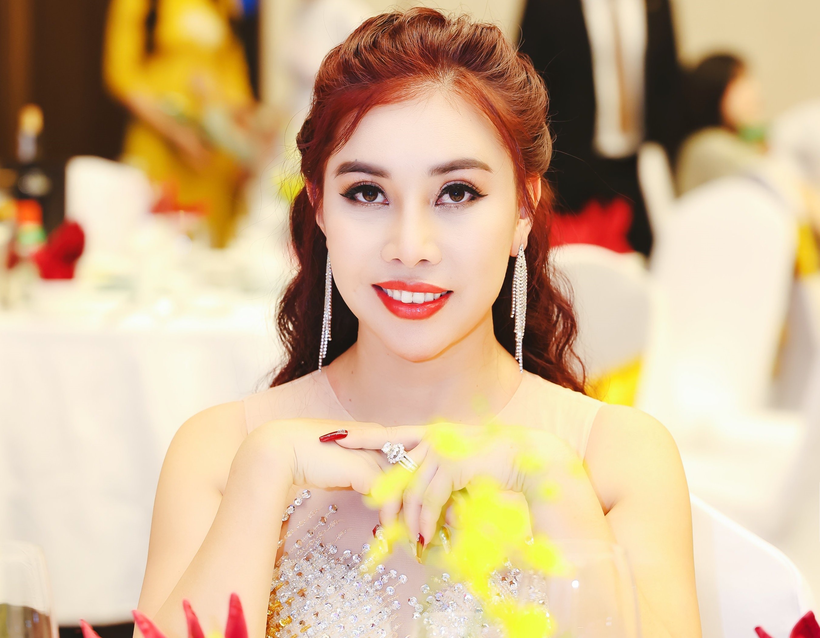 Hoa hậu thiện nguyện Phạm Minh Phi không quản đường xa tham dự "Dạ tiệc tri ân" của Á hậu Phạm ...