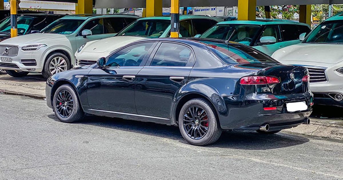 Hàng hiếm Alfa Romeo 159 JTS 2009 rao bán rẻ ngỡ ngàng sau 15 năm sử dụng