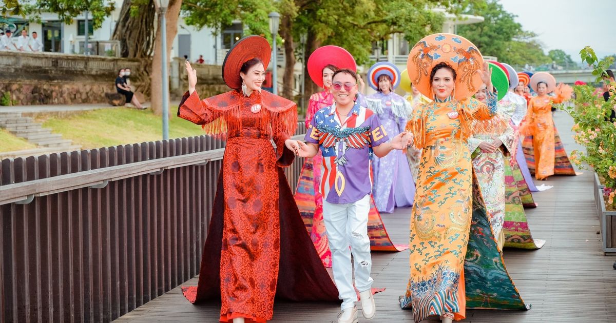 NTK Tony Phạm mang đến hình ảnh thuần Việt cho phần trình diễn thời ...